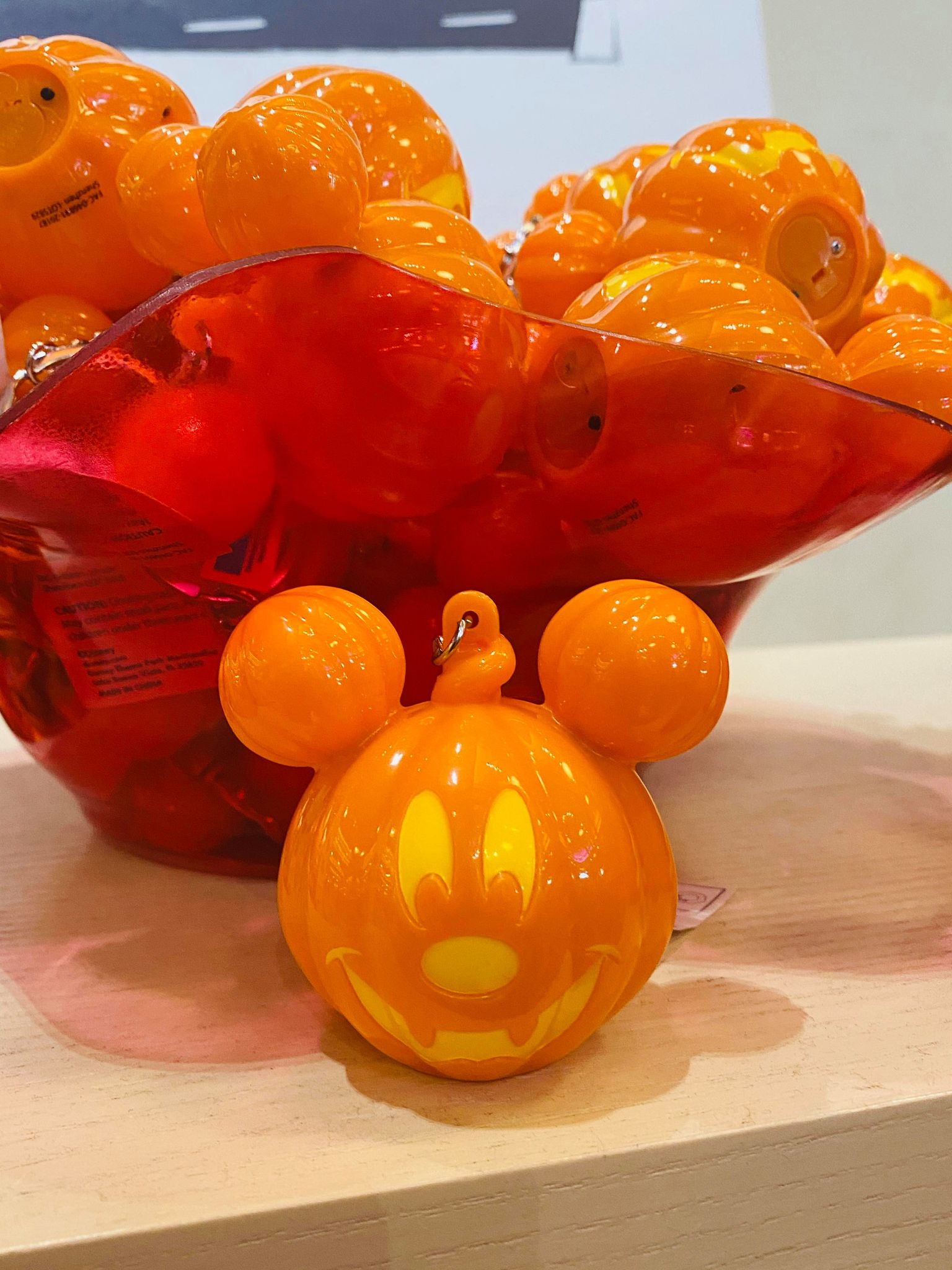 This Not-So-Scary Light-Up Mickey Pumpkin Keychain is TOO Cute ...