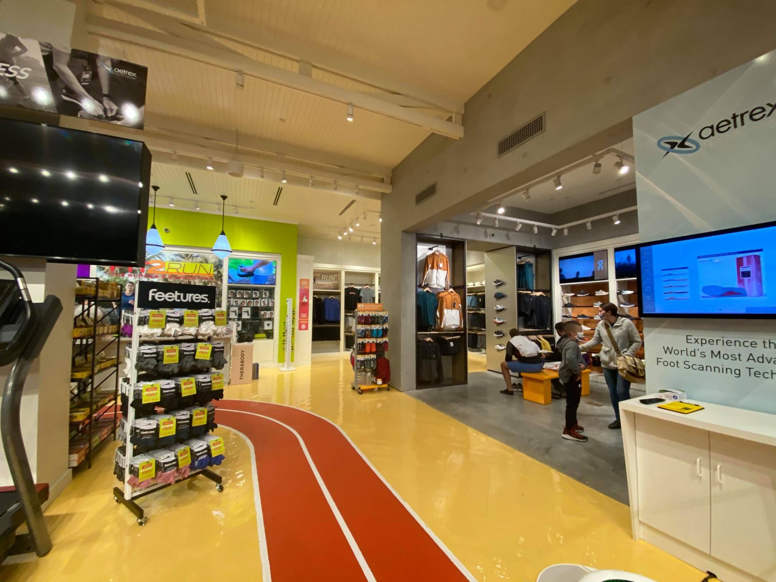 Fit2Run storefront open now in Disney Springs! - Disney Fashion Blog