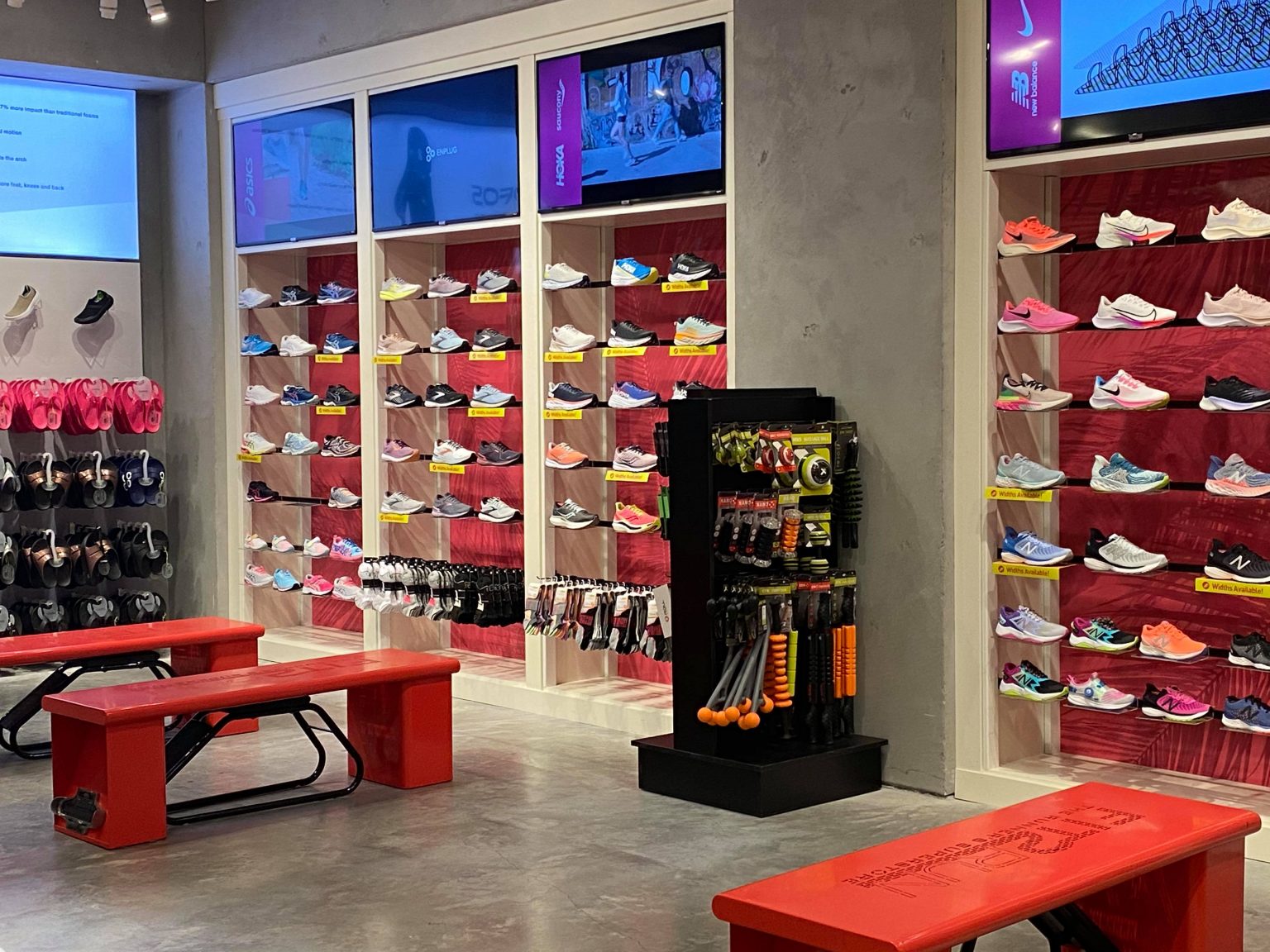 Fit2Run storefront open now in Disney Springs! - Disney Fashion Blog